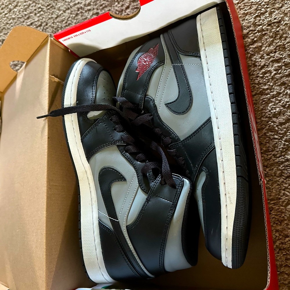 Jordan 1 Mid Shadow Red - Gem